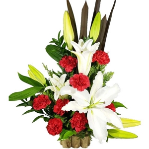 Arranjo de Lirios Brancos e Cravos Vermelhos